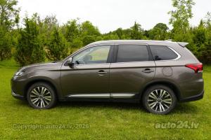 Brūns Mitsubishi Outlander 2019 Tallina, ar dzinēja tilpumu 2.00 L un nobraukumu 153 tūkst. km par 18000 €, foto  vietnē AUTOMOTO.COM.LV