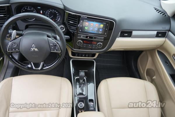 Brūns Mitsubishi Outlander 2019 Tallina, ar dzinēja tilpumu 2.00 L un nobraukumu 153 tūkst. km par 18000 €, foto 3 vietnē AUTOMOTO.COM.LV