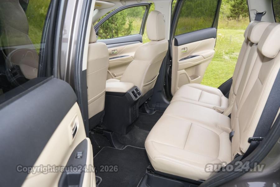 Brūns Mitsubishi Outlander 2019 Tallina, ar dzinēja tilpumu 2.00 L un nobraukumu 153 tūkst. km par 18000 €, foto 11 vietnē AUTOMOTO.COM.LV
