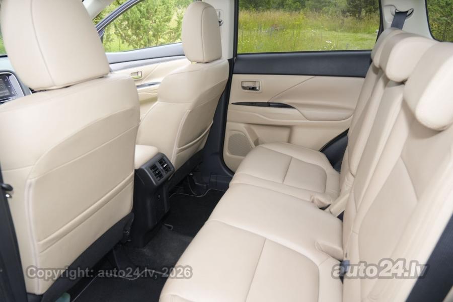 Brūns Mitsubishi Outlander 2019 Tallina, ar dzinēja tilpumu 2.00 L un nobraukumu 153 tūkst. km par 18000 €, foto 12 vietnē AUTOMOTO.COM.LV