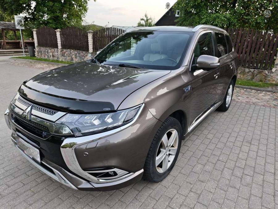 Brūns Mitsubishi Outlander 2019 Viļņa, ar dzinēja tilpumu 2.36 L un nobraukumu 107 tūkst. km par 18600 €, foto 1 vietnē AUTOMOTO.COM.LV
