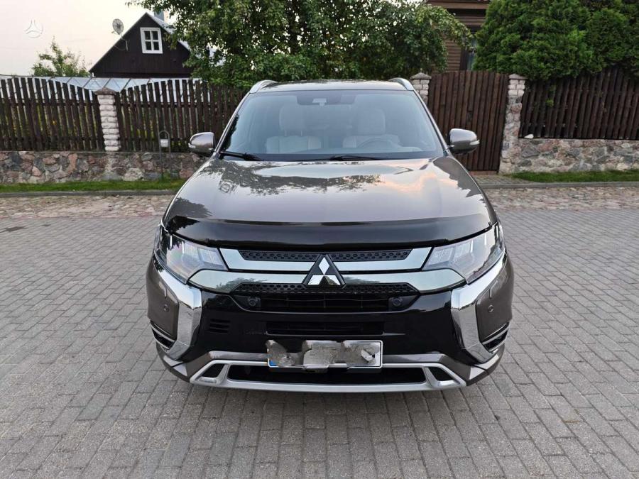 Brūns Mitsubishi Outlander 2019 Viļņa, ar dzinēja tilpumu 2.36 L un nobraukumu 107 tūkst. km par 18600 €, foto 3 vietnē AUTOMOTO.COM.LV