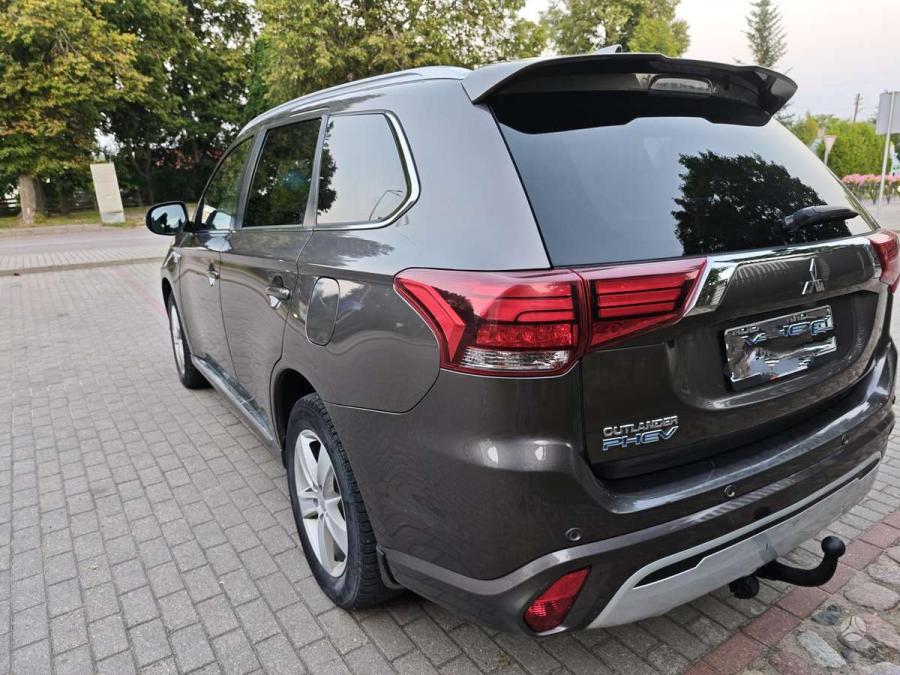 Brūns Mitsubishi Outlander 2019 Viļņa, ar dzinēja tilpumu 2.36 L un nobraukumu 107 tūkst. km par 18600 €, foto 7 vietnē AUTOMOTO.COM.LV
