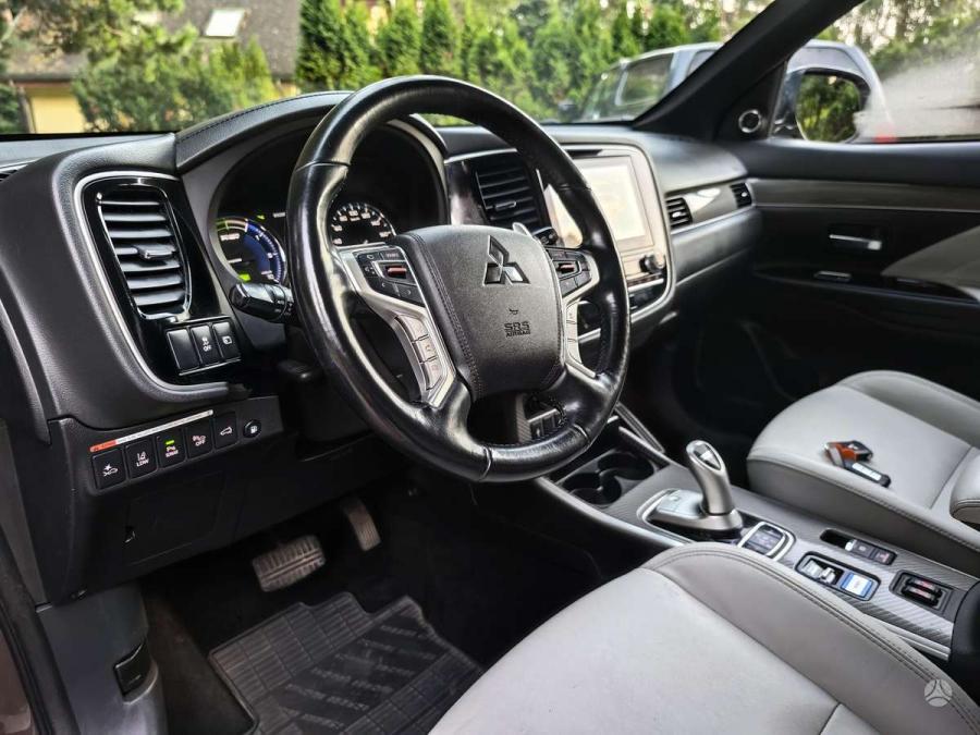 Brūns Mitsubishi Outlander 2019 Viļņa, ar dzinēja tilpumu 2.36 L un nobraukumu 107 tūkst. km par 18600 €, foto 14 vietnē AUTOMOTO.COM.LV