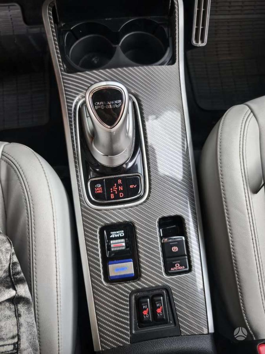 Brūns Mitsubishi Outlander 2019 Viļņa, ar dzinēja tilpumu 2.36 L un nobraukumu 107 tūkst. km par 18600 €, foto 32 vietnē AUTOMOTO.COM.LV