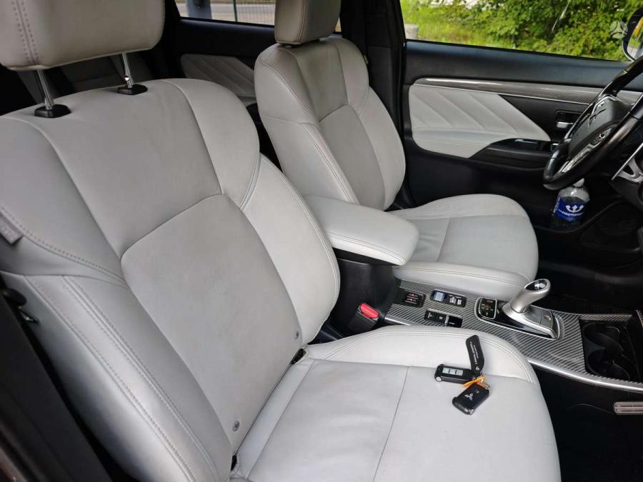 Brūns Mitsubishi Outlander 2019 Viļņa, ar dzinēja tilpumu 2.36 L un nobraukumu 107 tūkst. km par 18600 €, foto 35 vietnē AUTOMOTO.COM.LV