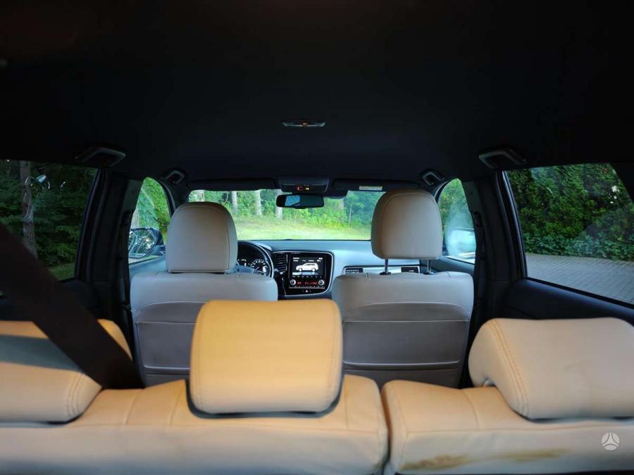 Brūns Mitsubishi Outlander 2019 Viļņa, ar dzinēja tilpumu 2.36 L un nobraukumu 107 tūkst. km par 18600 €, foto 38 vietnē AUTOMOTO.COM.LV
