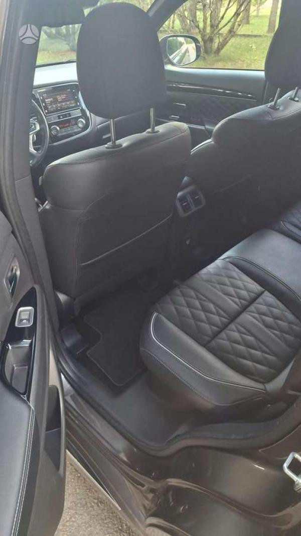 Brown Mitsubishi Outlander 2019 in Vilnius, with an engine capacity of 2.36 L and mileage of 80 thousand km for 16450 €, photo 11 on AUTOMOTO.COM.LV