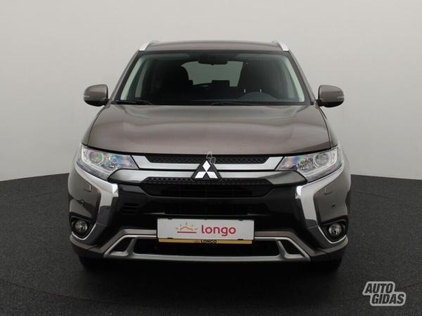 Brūns Mitsubishi Outlander 2020 Viļņa, ar dzinēja tilpumu 2.40 L un nobraukumu 160 tūkst. km par 17999 €, foto 3 vietnē AUTOMOTO.COM.LV