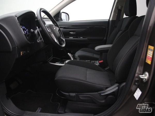 Brūns Mitsubishi Outlander 2020 Viļņa, ar dzinēja tilpumu 2.40 L un nobraukumu 160 tūkst. km par 17999 €, foto 4 vietnē AUTOMOTO.COM.LV