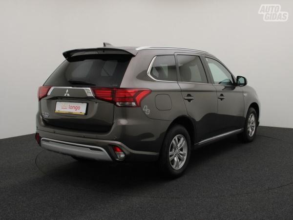 Brūns Mitsubishi Outlander 2020 Viļņa, ar dzinēja tilpumu 2.40 L un nobraukumu 160 tūkst. km par 17999 €, foto 8 vietnē AUTOMOTO.COM.LV