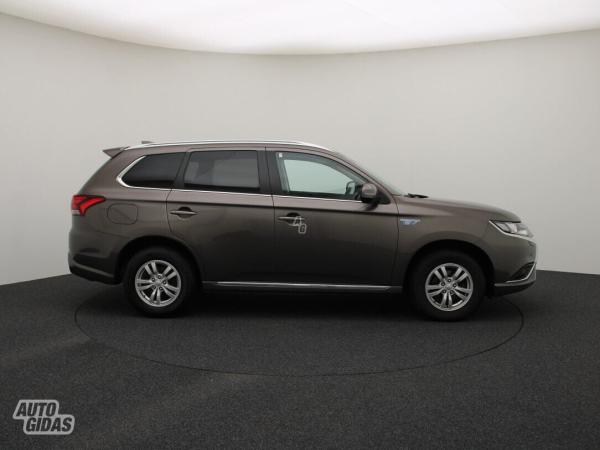 Brūns Mitsubishi Outlander 2020 Viļņa, ar dzinēja tilpumu 2.40 L un nobraukumu 160 tūkst. km par 17999 €, foto 9 vietnē AUTOMOTO.COM.LV