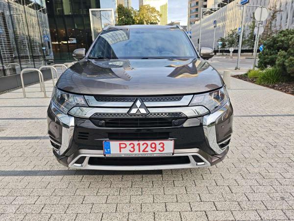 Mitsubishi Outlander 2020 Viļņa vietnē Brūns Mitsubishi Outlander 2020 Viļņa, ar dzinēja tilpumu 2.36 L un nobraukumu 112 tūkst. km par 17250 €, foto 4 vietnē AUTOMOTO.COM.LV