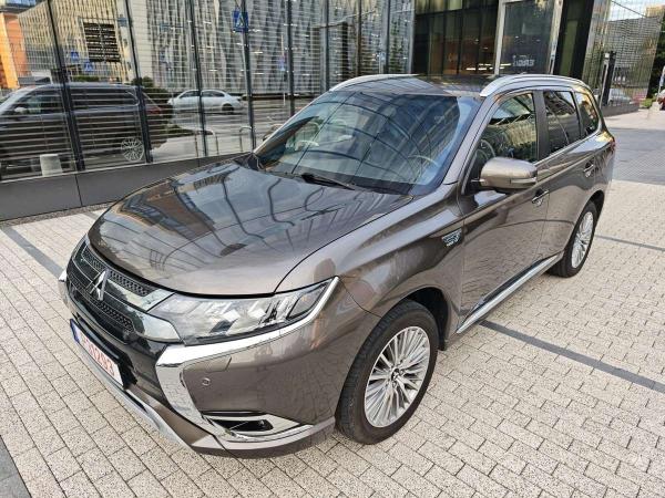 Mitsubishi Outlander 2020 Viļņa vietnē Brūns Mitsubishi Outlander 2020 Viļņa, ar dzinēja tilpumu 2.36 L un nobraukumu 112 tūkst. km par 17250 €, foto 7 vietnē AUTOMOTO.COM.LV