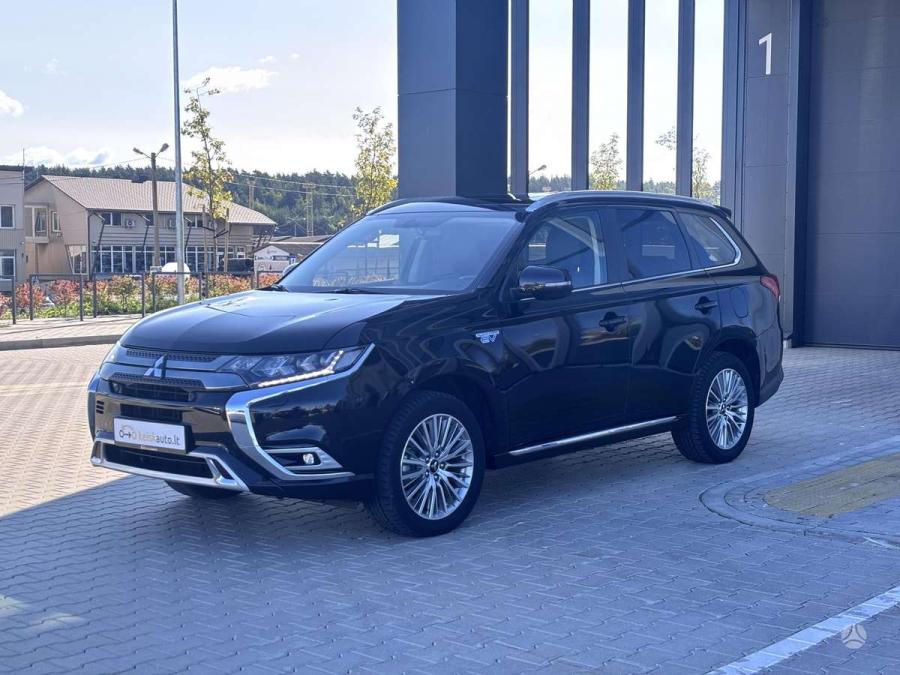 Brown Mitsubishi Outlander 2021 in Vilnius, with an engine capacity of 2.36 L and mileage of 191 thousand km for 17500 €, photo 6 on AUTOMOTO.COM.LV