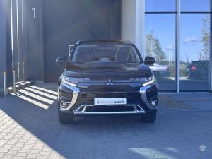 Brown Mitsubishi Outlander 2021 in Vilnius, with an engine capacity of 2.36 L and mileage of 191 thousand km for 17500 €, photo 7 on AUTOMOTO.COM.LV