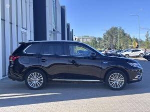 Brown Mitsubishi Outlander 2021 in Vilnius, with an engine capacity of 2.36 L and mileage of 191 thousand km for 17500 €, photo 9 on AUTOMOTO.COM.LV