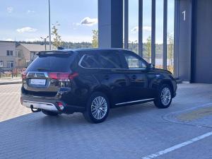 Brown Mitsubishi Outlander 2021 in Vilnius, with an engine capacity of 2.36 L and mileage of 191 thousand km for 17500 €, photo 10 on AUTOMOTO.COM.LV