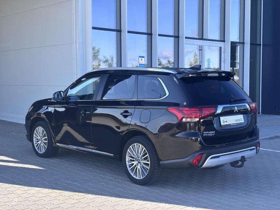 Brown Mitsubishi Outlander 2021 in Vilnius, with an engine capacity of 2.36 L and mileage of 191 thousand km for 17500 €, photo 12 on AUTOMOTO.COM.LV