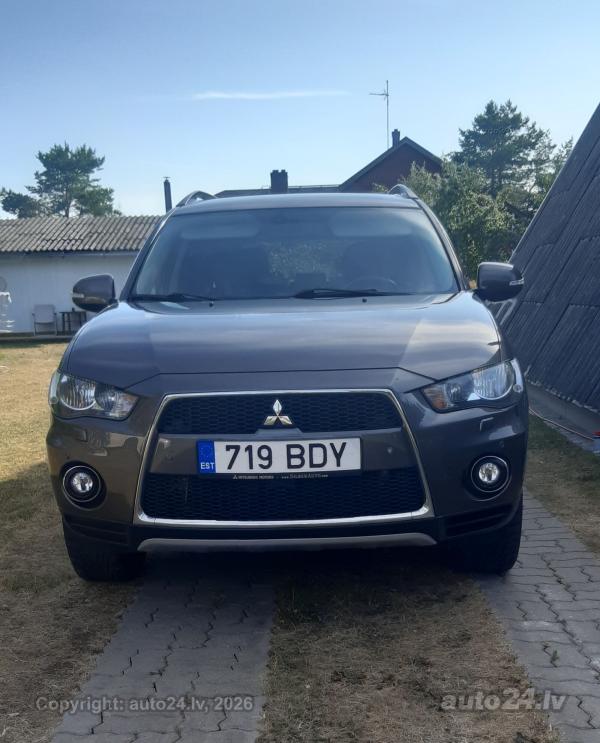 Brūns Mitsubishi Outlander 2011 Tallina, ar dzinēja tilpumu 2.40 L un nobraukumu 191 tūkst. km par 5899 €, foto 2 vietnē AUTOMOTO.COM.LV