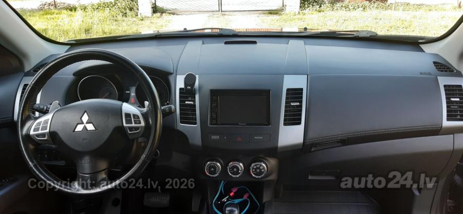 Brūns Mitsubishi Outlander 2011 Tallina, ar dzinēja tilpumu 2.40 L un nobraukumu 191 tūkst. km par 5899 €, foto 5 vietnē AUTOMOTO.COM.LV
