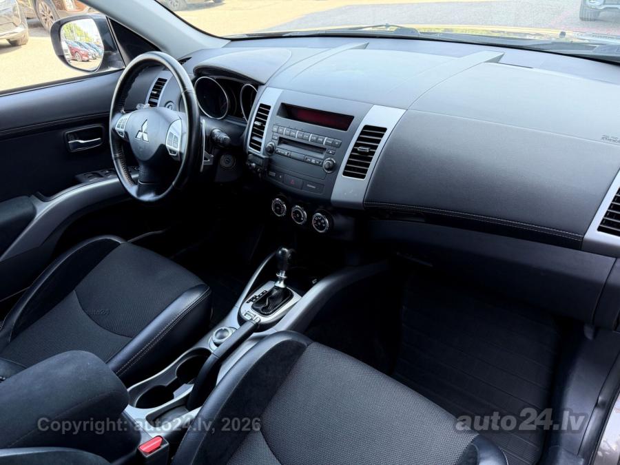 Brown Mitsubishi Outlander 2011 in Tallinn, with an engine capacity of 2.20 L and mileage of 112 thousand km for 6900 €, photo 5 on AUTOMOTO.COM.LV