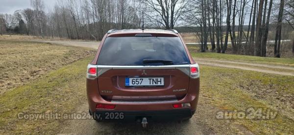 Brown Mitsubishi Outlander 2012 in Tartu, with an engine capacity of 2.30 L and mileage of 263 thousand km for 7000 €, photo 3 on AUTOMOTO.COM.LV