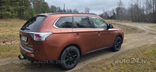 Brown Mitsubishi Outlander 2012 in Tartu, with an engine capacity of 2.30 L and mileage of 263 thousand km for 7000 €, photo 4 on AUTOMOTO.COM.LV