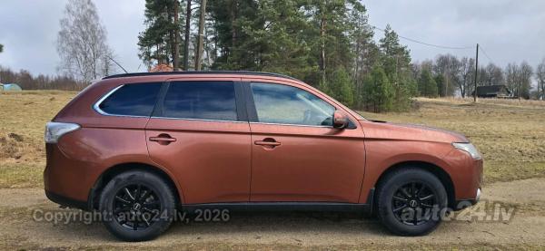 Brown Mitsubishi Outlander 2012 in Tartu, with an engine capacity of 2.30 L and mileage of 263 thousand km for 7000 €, photo 5 on AUTOMOTO.COM.LV