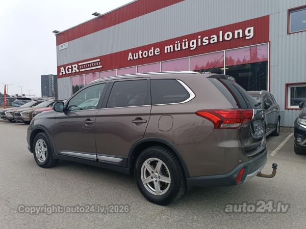 Brown Mitsubishi Outlander 2016 in Tallinn, with an engine capacity of 2.20 L and mileage of 245 thousand km for 12990 €, photo 2 on AUTOMOTO.COM.LV