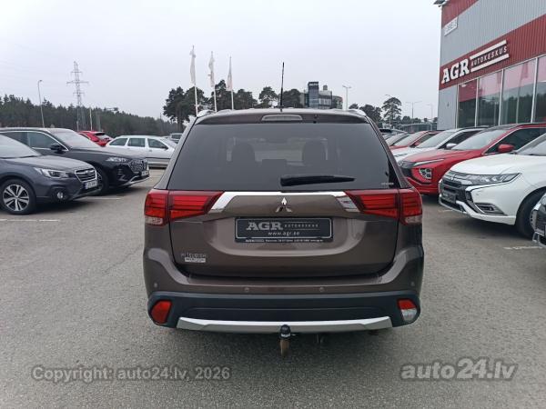 Brown Mitsubishi Outlander 2016 in Tallinn, with an engine capacity of 2.20 L and mileage of 245 thousand km for 12990 €, photo 4 on AUTOMOTO.COM.LV