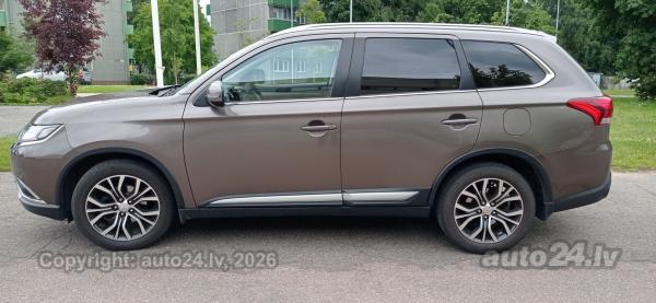 Brūns Mitsubishi Outlander 2016 Tallina, ar dzinēja tilpumu 2.00 L un nobraukumu 75 tūkst. km par 16900 €, foto 1 vietnē AUTOMOTO.COM.LV