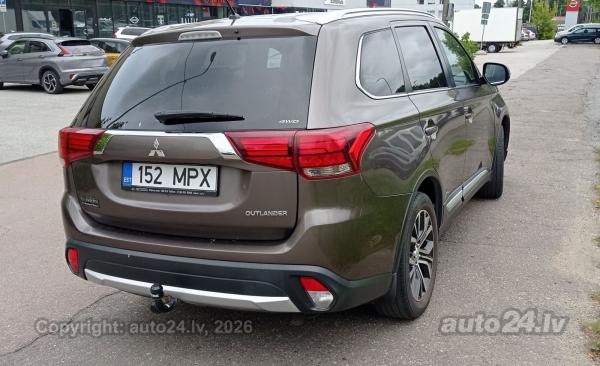 Brūns Mitsubishi Outlander 2016 Tallina, ar dzinēja tilpumu 2.00 L un nobraukumu 75 tūkst. km par 16900 €, foto 6 vietnē AUTOMOTO.COM.LV