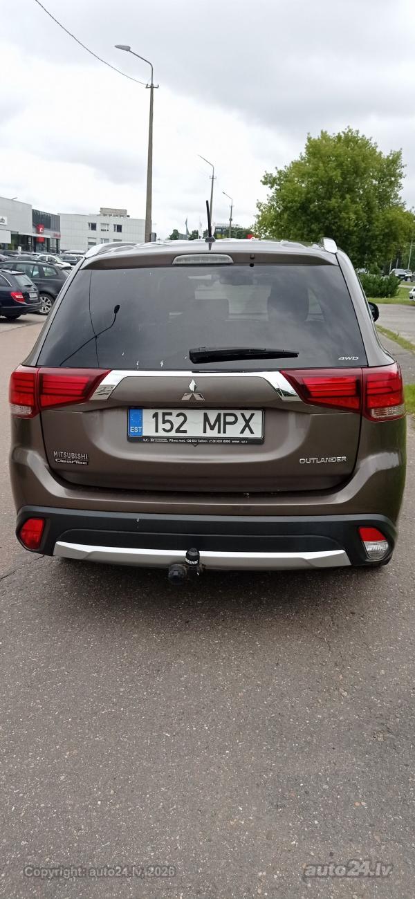 Brūns Mitsubishi Outlander 2016 Tallina, ar dzinēja tilpumu 2.00 L un nobraukumu 75 tūkst. km par 16900 €, foto 7 vietnē AUTOMOTO.COM.LV
