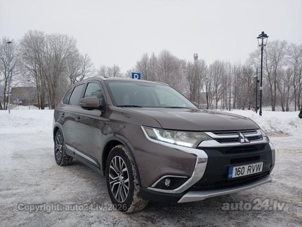 Brūns Mitsubishi Outlander 2017 Tallina, ar dzinēja tilpumu 2.40 L un nobraukumu 95 tūkst. km par 11990 €, foto  vietnē AUTOMOTO.COM.LV