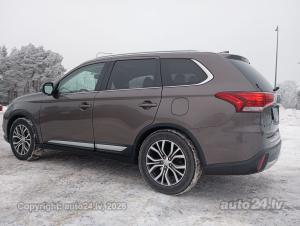 Brūns Mitsubishi Outlander 2017 Tallina, ar dzinēja tilpumu 2.40 L un nobraukumu 95 tūkst. km par 11990 €, foto 3 vietnē AUTOMOTO.COM.LV