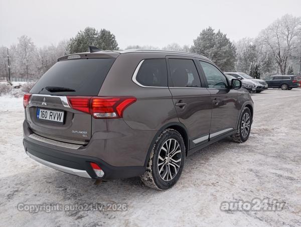 Brown Mitsubishi Outlander 2017 in Tallinn, with an engine capacity of 2.40 L and mileage of 95 thousand km for 11990 €, photo 4 on AUTOMOTO.COM.LV