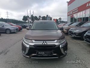 Brūns Mitsubishi Outlander 2017 Tallina, ar dzinēja tilpumu 2.00 L un nobraukumu 197 tūkst. km par 14990 €, foto 4 vietnē AUTOMOTO.COM.LV