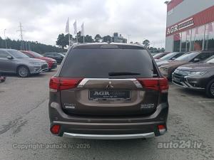 Brūns Mitsubishi Outlander 2017 Tallina, ar dzinēja tilpumu 2.00 L un nobraukumu 197 tūkst. km par 14990 €, foto 5 vietnē AUTOMOTO.COM.LV