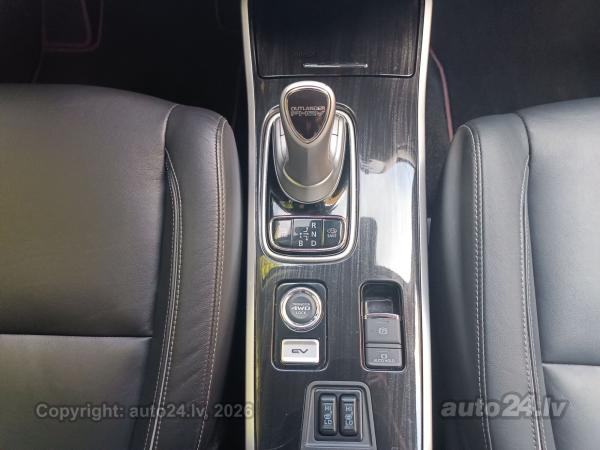 Brown Mitsubishi Outlander 2017 in Tallinn, with an engine capacity of 2.00 L and mileage of 197 thousand km for 14990 €, photo 7 on AUTOMOTO.COM.LV