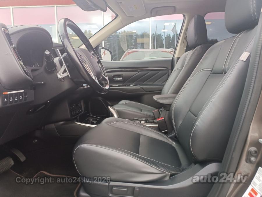 Brūns Mitsubishi Outlander 2017 Tallina, ar dzinēja tilpumu 2.00 L un nobraukumu 197 tūkst. km par 14990 €, foto 8 vietnē AUTOMOTO.COM.LV