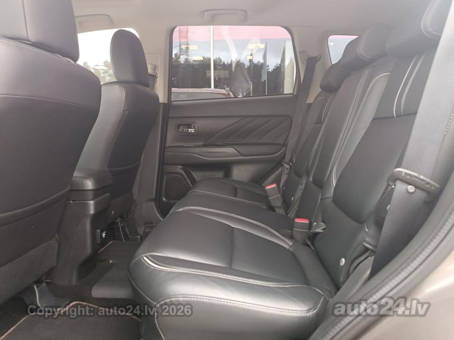 Brūns Mitsubishi Outlander 2017 Tallina, ar dzinēja tilpumu 2.00 L un nobraukumu 197 tūkst. km par 14990 €, foto 9 vietnē AUTOMOTO.COM.LV