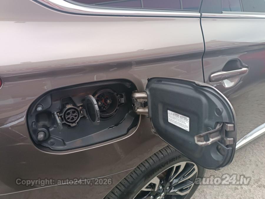 Brūns Mitsubishi Outlander 2017 Tallina, ar dzinēja tilpumu 2.00 L un nobraukumu 197 tūkst. km par 14990 €, foto 16 vietnē AUTOMOTO.COM.LV