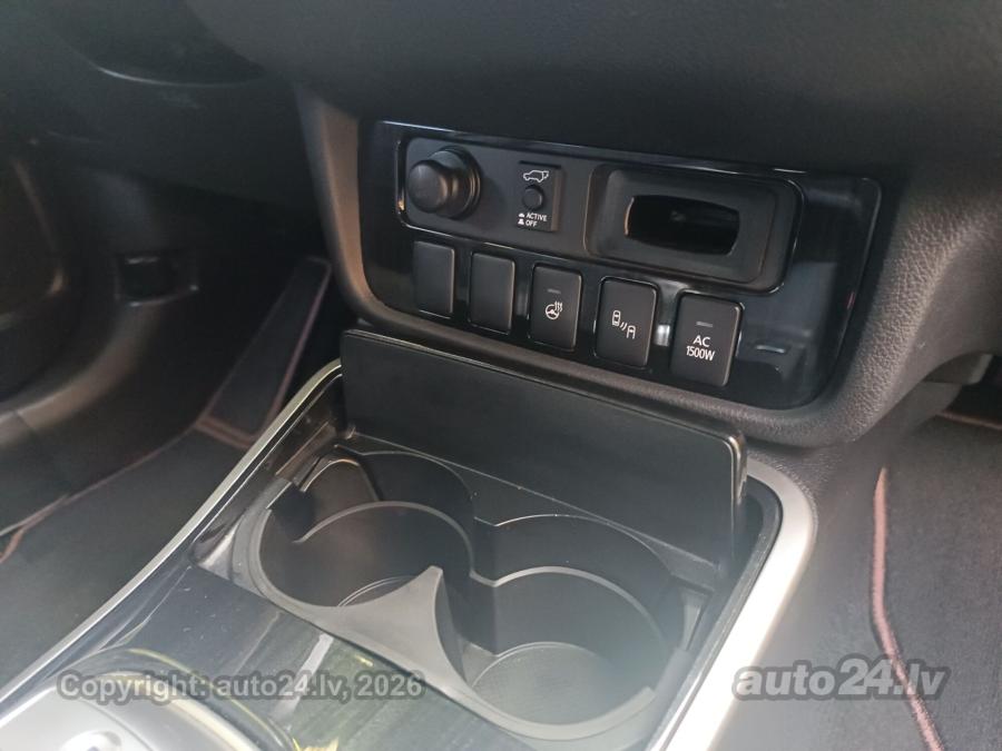 Brūns Mitsubishi Outlander 2017 Tallina, ar dzinēja tilpumu 2.00 L un nobraukumu 197 tūkst. km par 14990 €, foto 20 vietnē AUTOMOTO.COM.LV