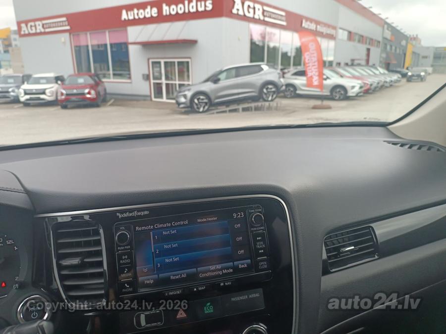 Brūns Mitsubishi Outlander 2017 Tallina, ar dzinēja tilpumu 2.00 L un nobraukumu 197 tūkst. km par 14990 €, foto 23 vietnē AUTOMOTO.COM.LV