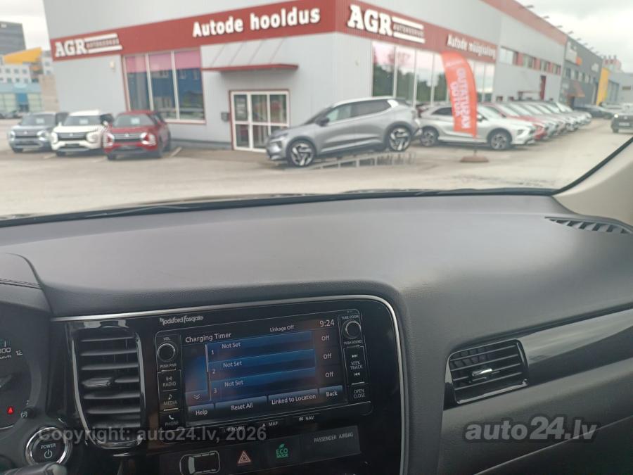 Brūns Mitsubishi Outlander 2017 Tallina, ar dzinēja tilpumu 2.00 L un nobraukumu 197 tūkst. km par 14990 €, foto 24 vietnē AUTOMOTO.COM.LV