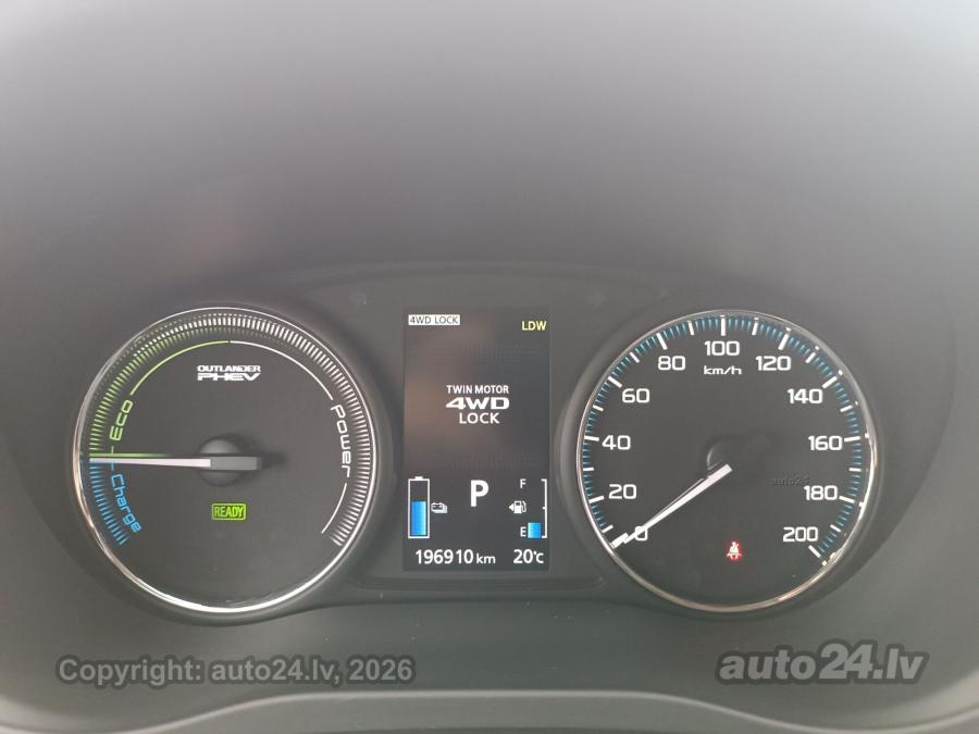 Brūns Mitsubishi Outlander 2017 Tallina, ar dzinēja tilpumu 2.00 L un nobraukumu 197 tūkst. km par 14990 €, foto 26 vietnē AUTOMOTO.COM.LV
