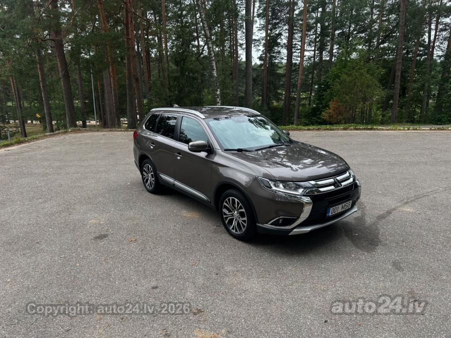 Коричневый Мицубиси Аутлендер 2018 в Таллин, объемом двигателя 2.00 л и пробегом 158 тыс. км за 14000 €, фото 1 на AUTOMOTO.COM.LV