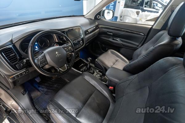 Mitsubishi Outlander 2018 in Tallinn on AUTOMOTO.COM.LV Brown Mitsubishi Outlander 2018 in Tallinn, with an engine capacity of 2.30 L and mileage of 183 thousand km for 13990 €, photo 7 on AUTOMOTO.COM.LV