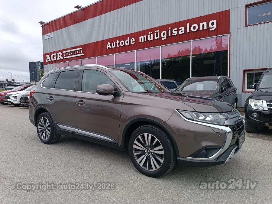 Brown Mitsubishi Outlander 2019 in Tallinn, with an engine capacity of 2.00 L and mileage of 151 thousand km for 15990 €, photo 1 on AUTOMOTO.COM.LV